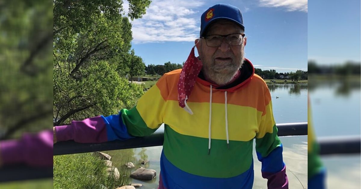 El abuelo de 90 años Kenneth Felts admite con entusiasmo que es gay