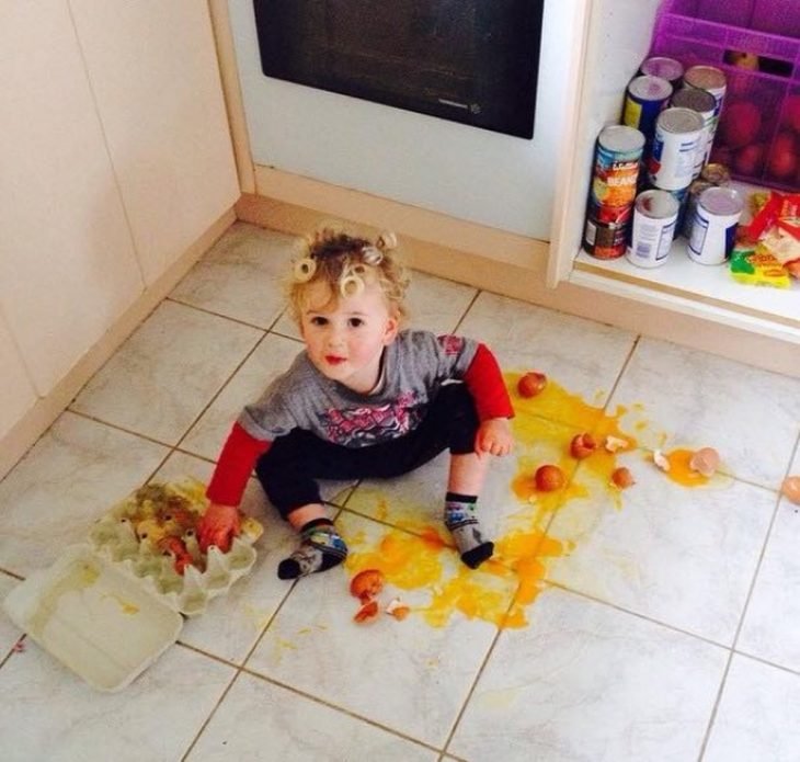 15 bebés traviesos que disfrutan la vida al máximo